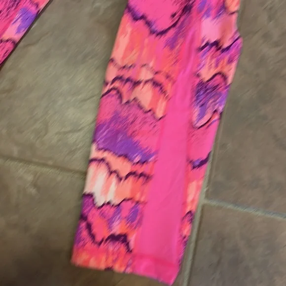 Zella | Pants & Jumpsuits | Zella Pink Neon Waterfalls Capri Leggings ...